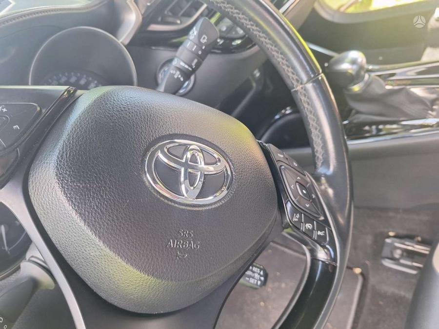 Grey Toyota C-HR 2019 in Anyksciai, with an engine capacity of 1.80 L and mileage of 115 thousand km for 15799 €, photo 17 on AUTOMOTO.COM.LV