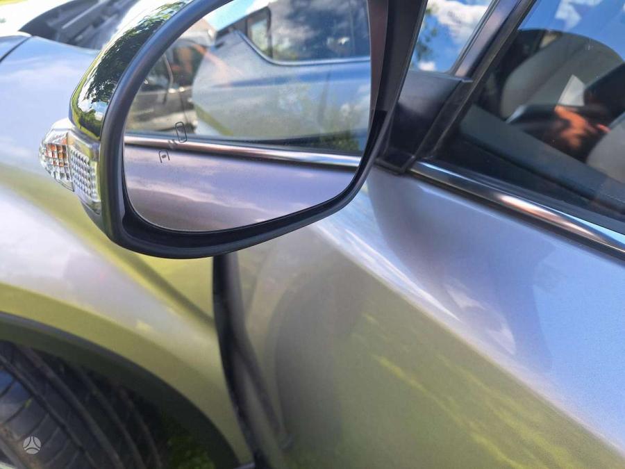 Grey Toyota C-HR 2019 in Anyksciai, with an engine capacity of 1.80 L and mileage of 115 thousand km for 15799 €, photo 18 on AUTOMOTO.COM.LV