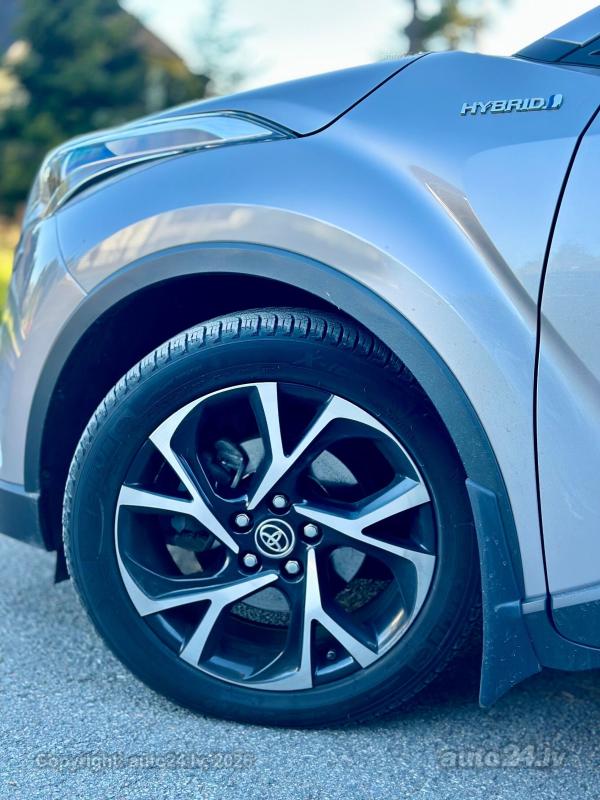 Серый Тойота C-HR 2019 в Таллин, объемом двигателя 1.80 л и пробегом 139 тыс. км за 16800 €, фото 3 на AUTOMOTO.COM.LV
