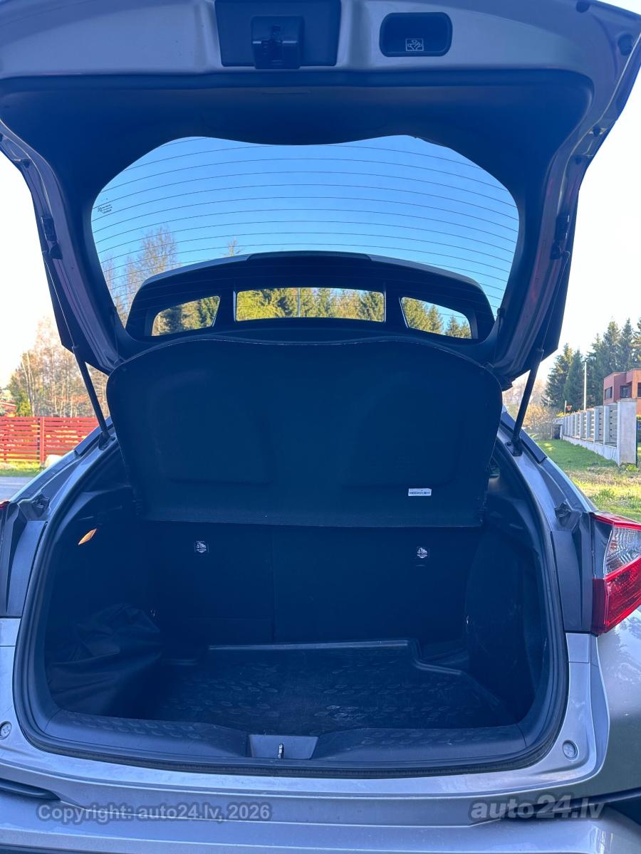 Grey Toyota C-HR 2019 in Tallinn, with an engine capacity of 1.80 L and mileage of 139 thousand km for 16800 €, photo 6 on AUTOMOTO.COM.LV