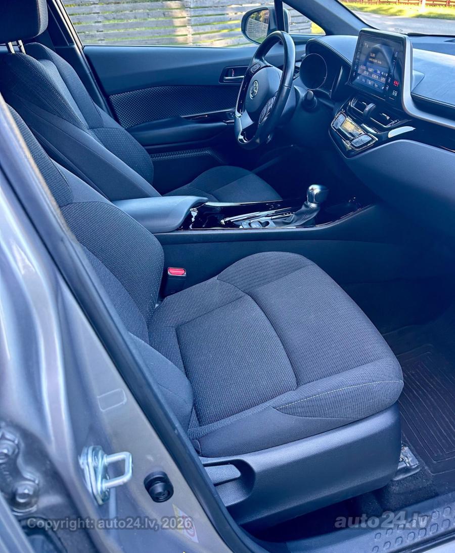 Grey Toyota C-HR 2019 in Tallinn, with an engine capacity of 1.80 L and mileage of 139 thousand km for 16800 €, photo 11 on AUTOMOTO.COM.LV