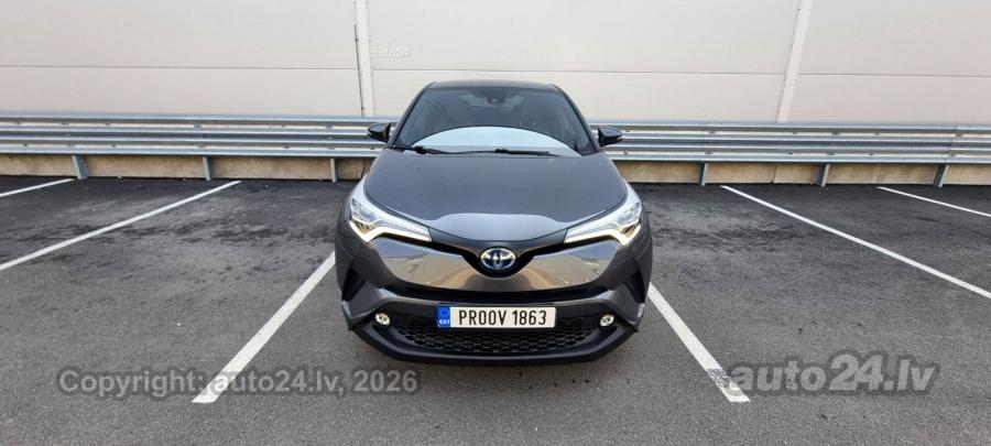 Grey Toyota C-HR 2019 in Tallinn, with an engine capacity of 1.80 L and mileage of 30 thousand km for 19890 €, photo 3 on AUTOMOTO.COM.LV