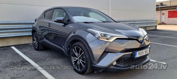 Grey Toyota C-HR 2019 in Tallinn, with an engine capacity of 1.80 L and mileage of 30 thousand km for 19890 €, photo 4 on AUTOMOTO.COM.LV