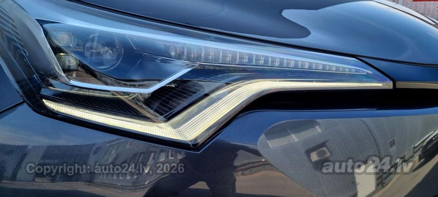 Grey Toyota C-HR 2019 in Tallinn, with an engine capacity of 1.80 L and mileage of 30 thousand km for 19890 €, photo 6 on AUTOMOTO.COM.LV