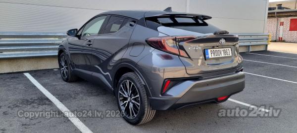 Grey Toyota C-HR 2019 in Tallinn, with an engine capacity of 1.80 L and mileage of 30 thousand km for 19890 €, photo 8 on AUTOMOTO.COM.LV
