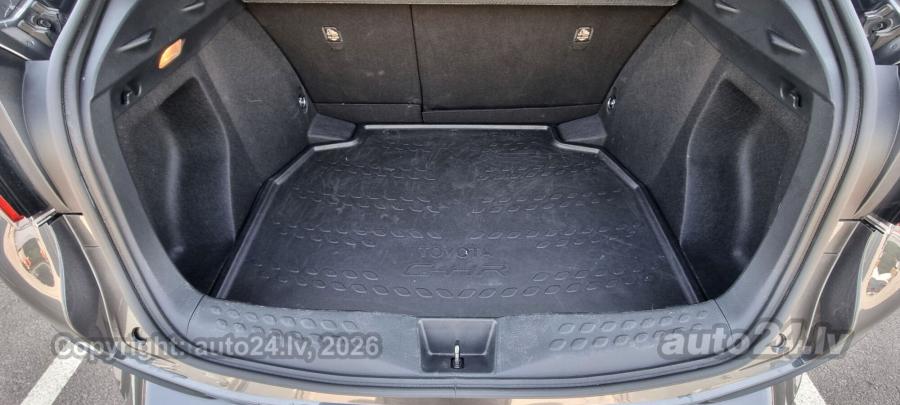 Grey Toyota C-HR 2019 in Tallinn, with an engine capacity of 1.80 L and mileage of 30 thousand km for 19890 €, photo 13 on AUTOMOTO.COM.LV