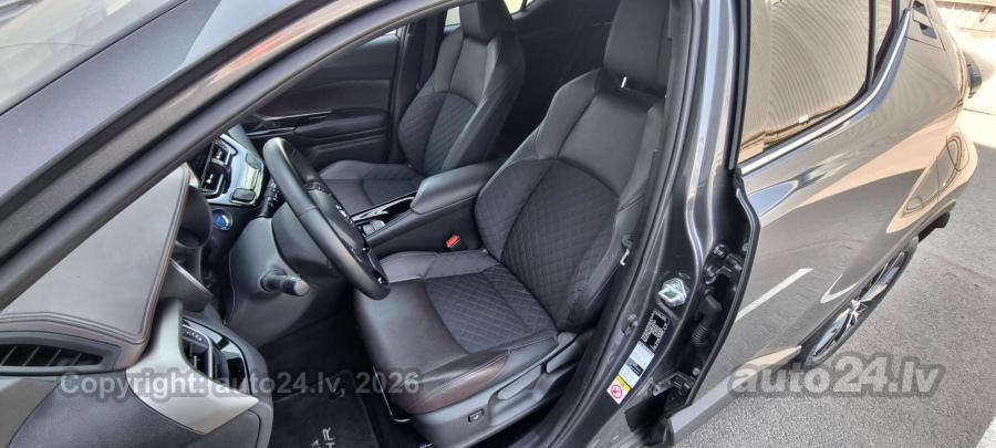 Grey Toyota C-HR 2019 in Tallinn, with an engine capacity of 1.80 L and mileage of 30 thousand km for 19890 €, photo 16 on AUTOMOTO.COM.LV