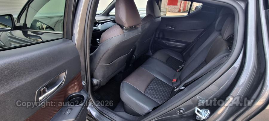 Grey Toyota C-HR 2019 in Tallinn, with an engine capacity of 1.80 L and mileage of 30 thousand km for 19890 €, photo 21 on AUTOMOTO.COM.LV