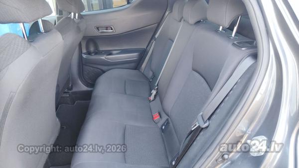 Pelēks Toyota C-HR 2019 Tartu, ar dzinēja tilpumu 1.80 L un nobraukumu 80 tūkst. km par 17990 €, foto 6 vietnē AUTOMOTO.COM.LV
