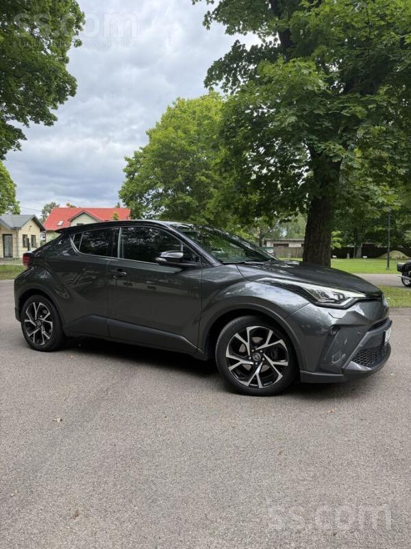 Pelēks Toyota C-HR 2019 Rīga, ar dzinēja tilpumu 2.00 L un nobraukumu 65 tūkst. km par 17900 €, foto 1 vietnē AUTOMOTO.COM.LV