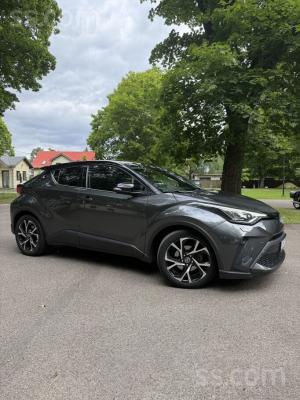 Серый Тойота C-HR 2019 в Рига, объемом двигателя 2.00 л и пробегом 65 тыс. км за 17900 €, фото  на AUTOMOTO.COM.LV
