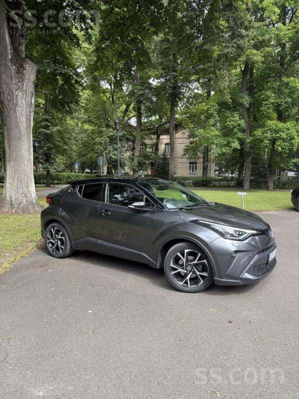 Pelēks Toyota C-HR 2019 Rīga, ar dzinēja tilpumu 2.00 L un nobraukumu 65 tūkst. km par 17900 €, foto 2 vietnē AUTOMOTO.COM.LV