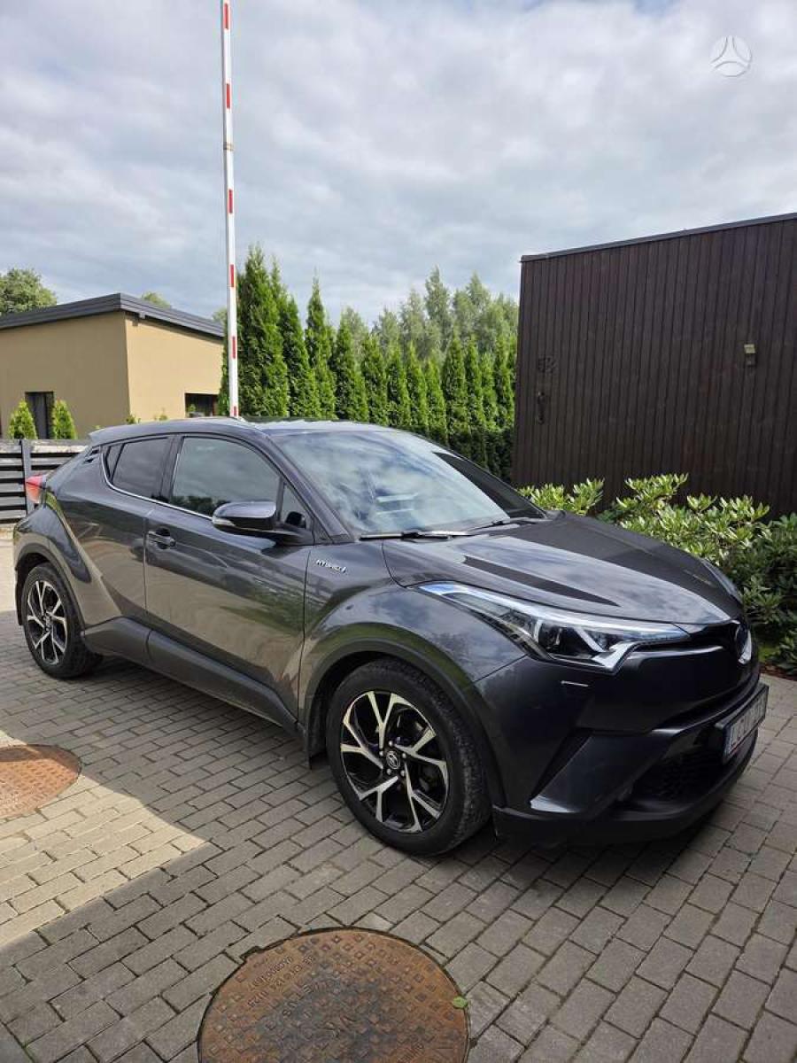 Grey Toyota C-HR 2019 in Vilnius, with an engine capacity of 1.80 L and mileage of 159 thousand km for 16000 €, photo 1 on AUTOMOTO.COM.LV