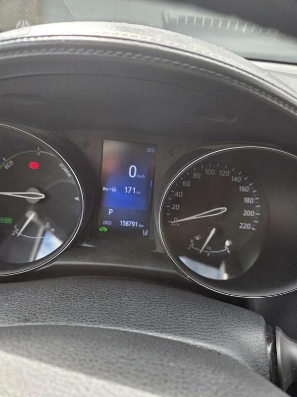 Серый Тойота C-HR 2019 в Вильнюс, объемом двигателя 1.80 л и пробегом 159 тыс. км за 16000 €, фото 2 на AUTOMOTO.COM.LV