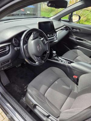 Grey Toyota C-HR 2019 in Vilnius, with an engine capacity of 1.80 L and mileage of 159 thousand km for 16000 €, photo 4 on AUTOMOTO.COM.LV