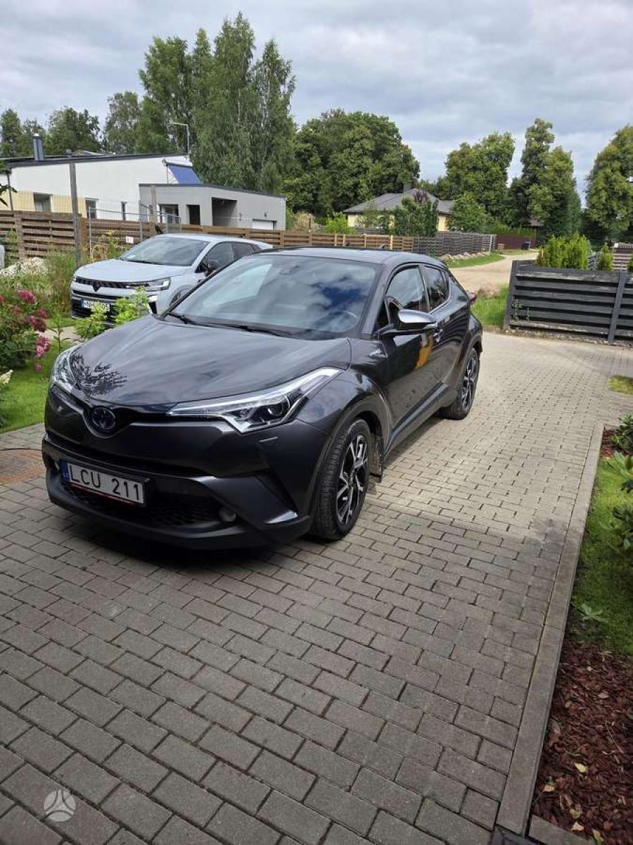 Grey Toyota C-HR 2019 in Vilnius, with an engine capacity of 1.80 L and mileage of 159 thousand km for 16000 €, photo 5 on AUTOMOTO.COM.LV
