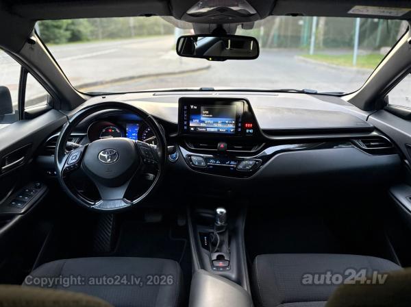 Серый Тойота C-HR 2019 в Таллин, объемом двигателя 1.80 л и пробегом 240 тыс. км за 13200 €, фото 7 на AUTOMOTO.COM.LV