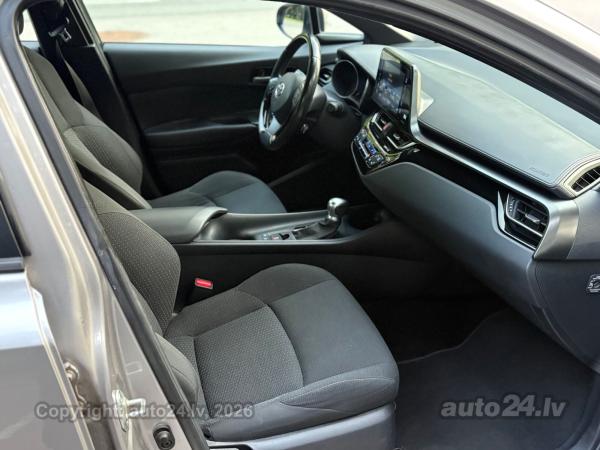 Серый Тойота C-HR 2019 в Таллин, объемом двигателя 1.80 л и пробегом 240 тыс. км за 13200 €, фото 8 на AUTOMOTO.COM.LV