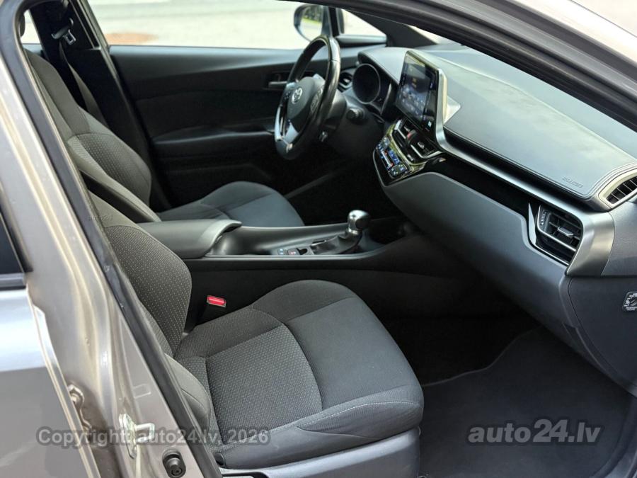 Pelēks Toyota C-HR 2019 Tallina, ar dzinēja tilpumu 1.80 L un nobraukumu 240 tūkst. km par 13200 €, foto 9 vietnē AUTOMOTO.COM.LV