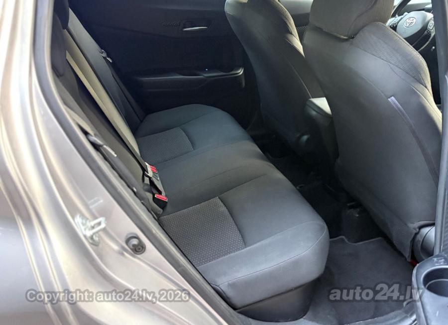 Pelēks Toyota C-HR 2019 Tallina, ar dzinēja tilpumu 1.80 L un nobraukumu 240 tūkst. km par 13200 €, foto 11 vietnē AUTOMOTO.COM.LV