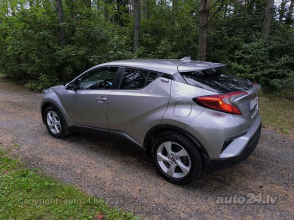Pelēks Toyota C-HR 2019 Tallina, ar dzinēja tilpumu 1.80 L un nobraukumu 247 tūkst. km par 14900 €, foto 5 vietnē AUTOMOTO.COM.LV