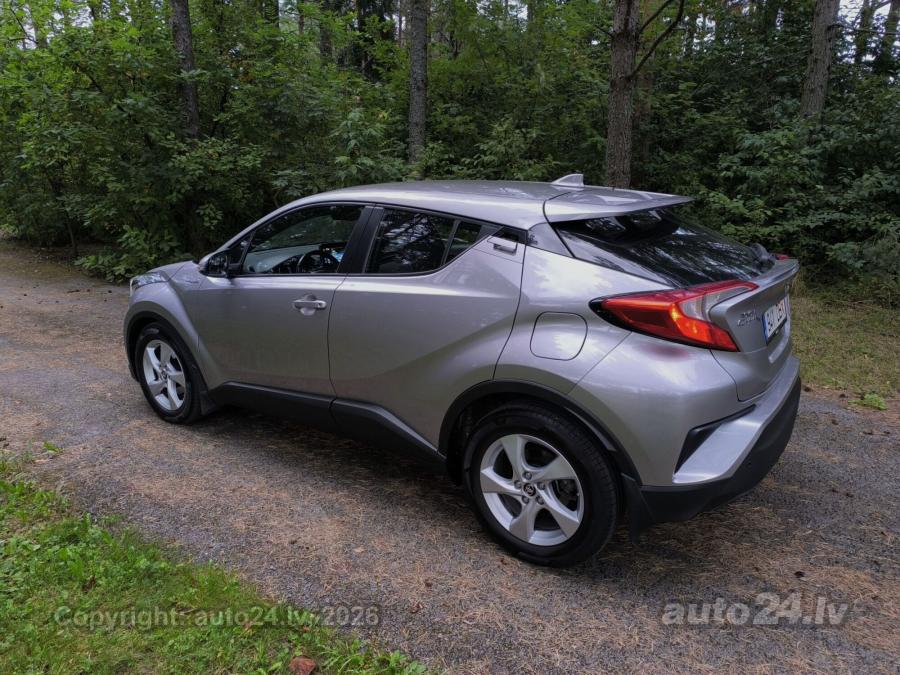 Серый Тойота C-HR 2019 в Таллин, объемом двигателя 1.80 л и пробегом 247 тыс. км за 14900 €, фото 6 на AUTOMOTO.COM.LV