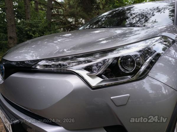 Pelēks Toyota C-HR 2019 Tallina, ar dzinēja tilpumu 1.80 L un nobraukumu 247 tūkst. km par 14900 €, foto 9 vietnē AUTOMOTO.COM.LV