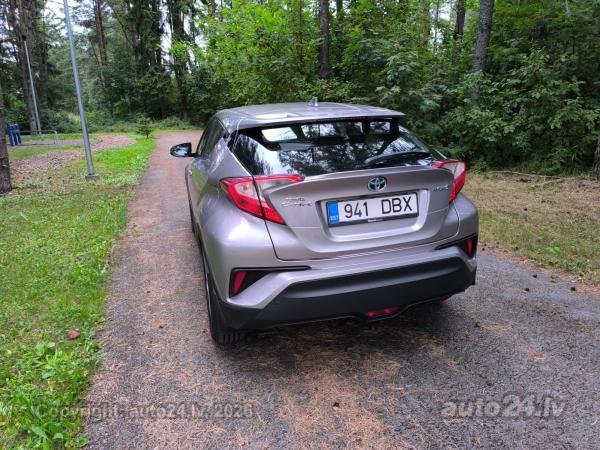 Pelēks Toyota C-HR 2019 Tallina, ar dzinēja tilpumu 1.80 L un nobraukumu 247 tūkst. km par 14900 €, foto 10 vietnē AUTOMOTO.COM.LV
