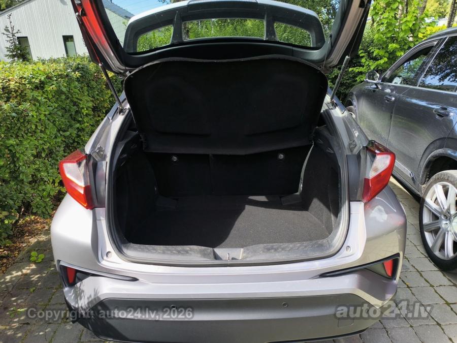 Серый Тойота C-HR 2019 в Таллин, объемом двигателя 1.80 л и пробегом 247 тыс. км за 14900 €, фото 12 на AUTOMOTO.COM.LV