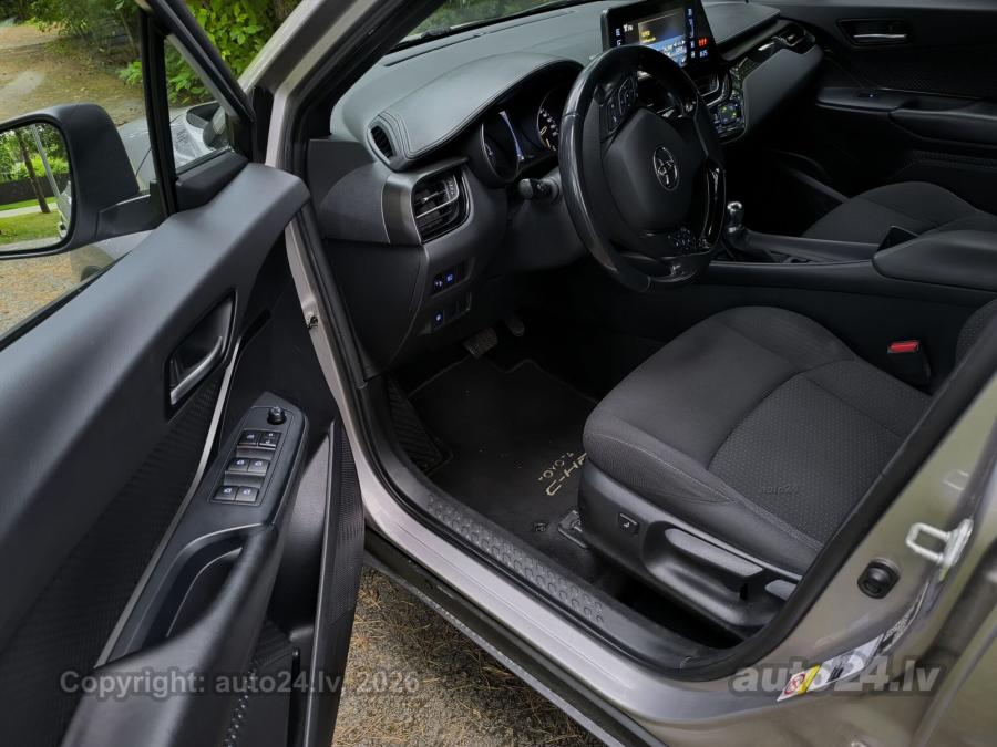 Серый Тойота C-HR 2019 в Таллин, объемом двигателя 1.80 л и пробегом 247 тыс. км за 14900 €, фото 13 на AUTOMOTO.COM.LV