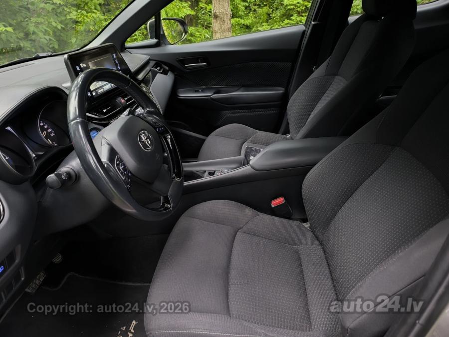 Серый Тойота C-HR 2019 в Таллин, объемом двигателя 1.80 л и пробегом 247 тыс. км за 14900 €, фото 15 на AUTOMOTO.COM.LV
