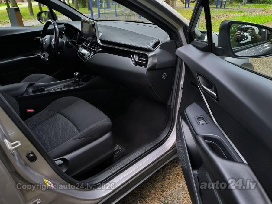 Серый Тойота C-HR 2019 в Таллин, объемом двигателя 1.80 л и пробегом 247 тыс. км за 14900 €, фото 19 на AUTOMOTO.COM.LV