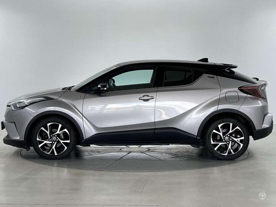 Серый Тойота C-HR 2019 в Вильнюс, объемом двигателя 1.80 л и пробегом 94 тыс. км за 18900 €, фото 4 на AUTOMOTO.COM.LV