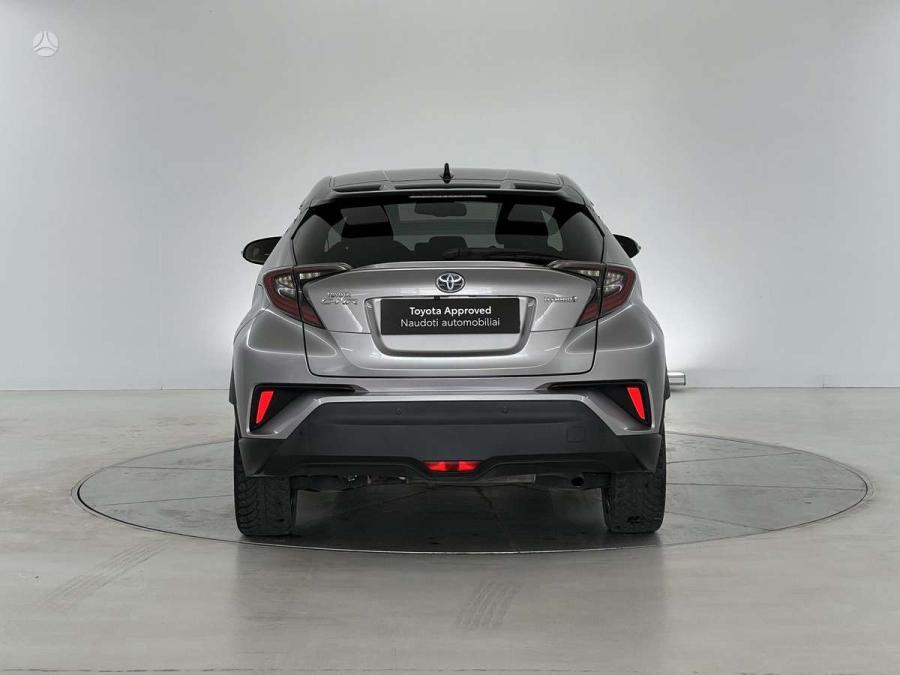 Серый Тойота C-HR 2019 в Вильнюс, объемом двигателя 1.80 л и пробегом 94 тыс. км за 18900 €, фото 5 на AUTOMOTO.COM.LV
