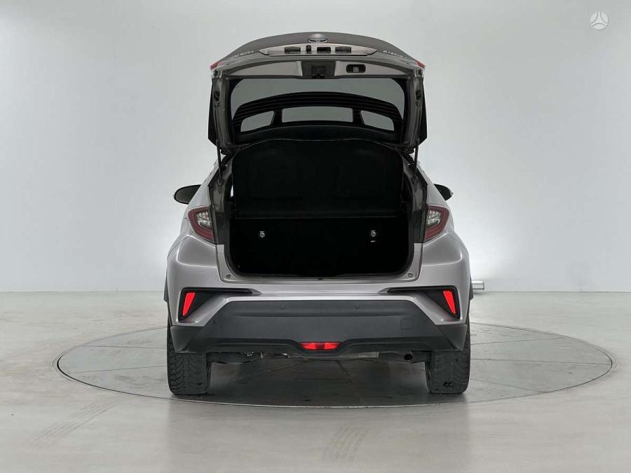 Серый Тойота C-HR 2019 в Вильнюс, объемом двигателя 1.80 л и пробегом 94 тыс. км за 18900 €, фото 11 на AUTOMOTO.COM.LV