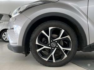 Серый Тойота C-HR 2019 в Вильнюс, объемом двигателя 1.80 л и пробегом 94 тыс. км за 18900 €, фото 16 на AUTOMOTO.COM.LV