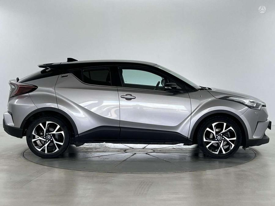 Серый Тойота C-HR 2019 в Вильнюс, объемом двигателя 1.80 л и пробегом 94 тыс. км за 18900 €, фото 17 на AUTOMOTO.COM.LV