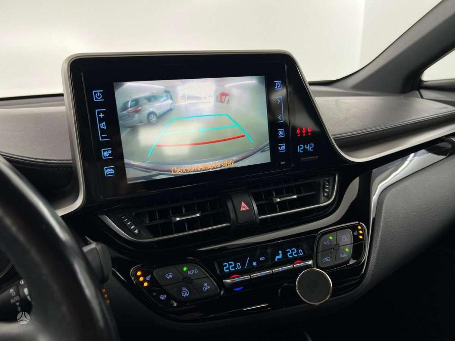 Серый Тойота C-HR 2019 в Вильнюс, объемом двигателя 1.80 л и пробегом 94 тыс. км за 18900 €, фото 23 на AUTOMOTO.COM.LV