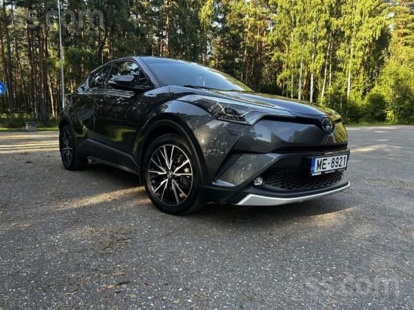 Pelēks Toyota C-HR 2019 Rīga, ar dzinēja tilpumu 1.80 L un nobraukumu 72 tūkst. km par 20500 €, foto  vietnē AUTOMOTO.COM.LV
