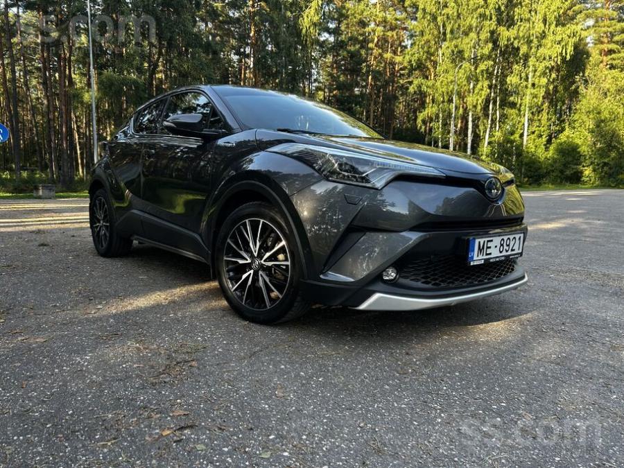 Pelēks Toyota C-HR 2019 Rīga, ar dzinēja tilpumu 1.80 L un nobraukumu 72 tūkst. km par 20500 €, foto 1 vietnē AUTOMOTO.COM.LV