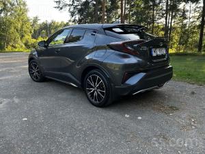 Pelēks Toyota C-HR 2019 Rīga, ar dzinēja tilpumu 1.80 L un nobraukumu 72 tūkst. km par 20500 €, foto 3 vietnē AUTOMOTO.COM.LV