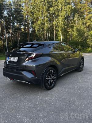 Pelēks Toyota C-HR 2019 Rīga, ar dzinēja tilpumu 1.80 L un nobraukumu 72 tūkst. km par 20500 €, foto 14 vietnē AUTOMOTO.COM.LV