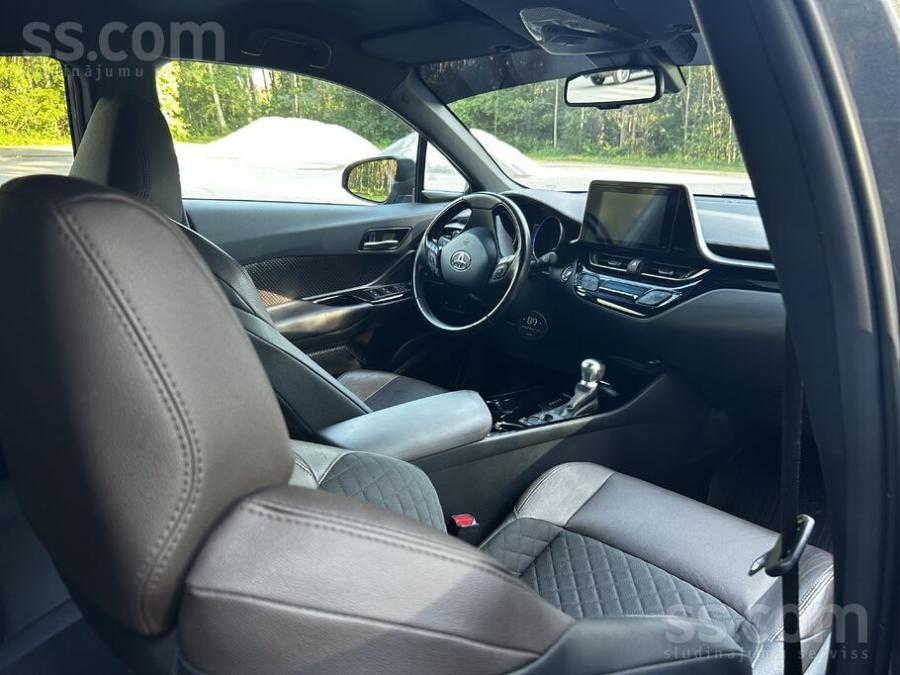 Pelēks Toyota C-HR 2019 Rīga, ar dzinēja tilpumu 1.80 L un nobraukumu 72 tūkst. km par 20500 €, foto 24 vietnē AUTOMOTO.COM.LV