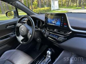 Pelēks Toyota C-HR 2019 Rīga, ar dzinēja tilpumu 1.80 L un nobraukumu 72 tūkst. km par 20500 €, foto 28 vietnē AUTOMOTO.COM.LV