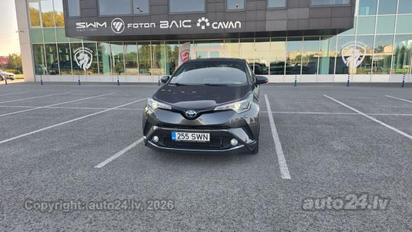 Toyota C-HR 2019 in Tallinn on AUTOMOTO.COM.LV Grey Toyota C-HR 2019 in Tallinn, with an engine capacity of 1.80 L and mileage of 136 thousand km for 18200 €, photo 3 on AUTOMOTO.COM.LV