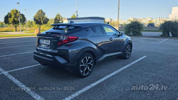 Toyota C-HR 2019 in Tallinn on AUTOMOTO.COM.LV Grey Toyota C-HR 2019 in Tallinn, with an engine capacity of 1.80 L and mileage of 136 thousand km for 18200 €, photo 5 on AUTOMOTO.COM.LV