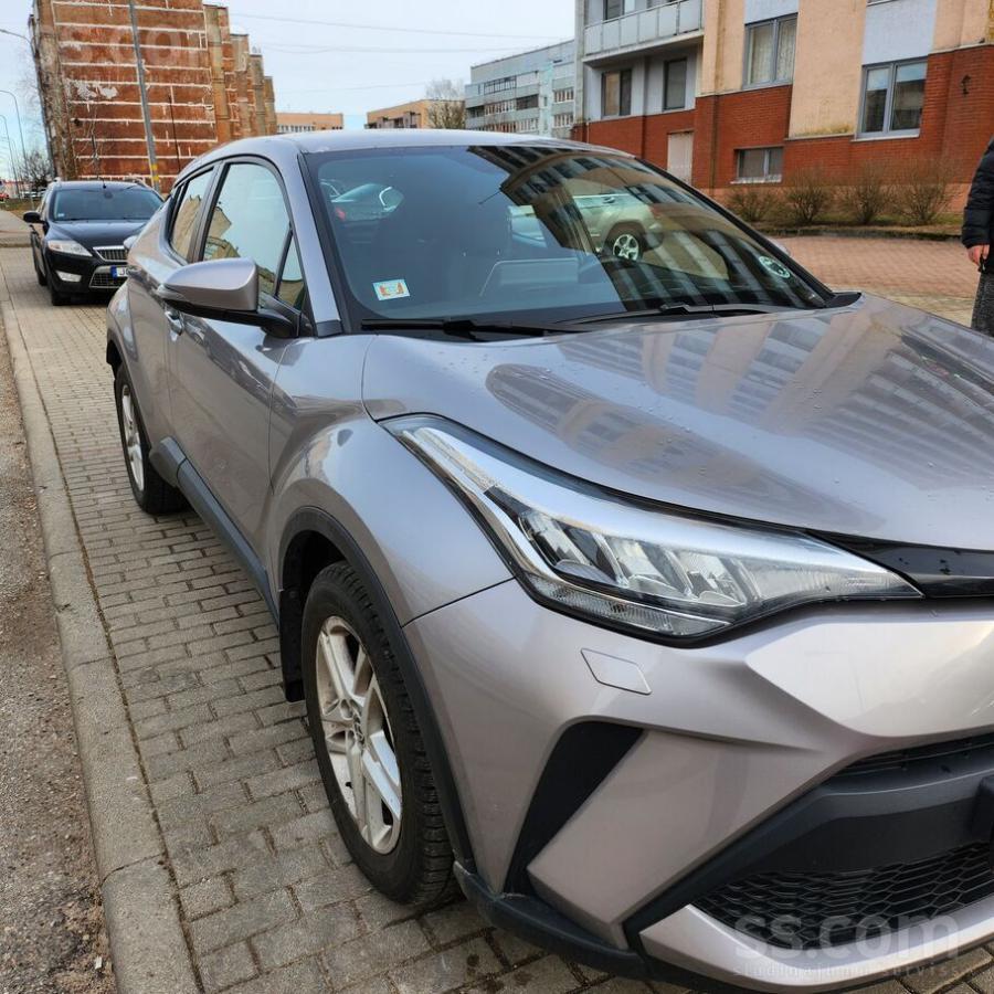 Grey Toyota C-HR 2020 in Liepaja, with an engine capacity of 1.20 L and mileage of 44 thousand km for 14800 €, photo 3 on AUTOMOTO.COM.LV
