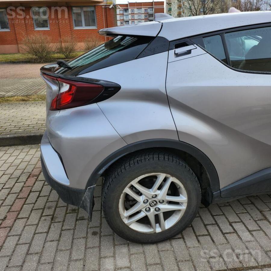 Grey Toyota C-HR 2020 in Liepaja, with an engine capacity of 1.20 L and mileage of 44 thousand km for 14800 €, photo 4 on AUTOMOTO.COM.LV