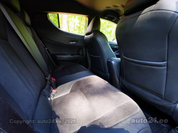 Pelēks Toyota C-HR 2020 Tallina, ar dzinēja tilpumu 1.80 L un nobraukumu 50 tūkst. km par 21900 €, foto 11 vietnē AUTOMOTO.COM.LV