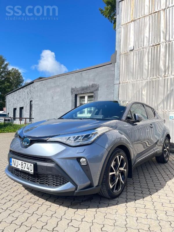 Grey Toyota C-HR 2020 in Riga, with an engine capacity of 1.80 L and mileage of 72 thousand km for 20500 €, photo 1 on AUTOMOTO.COM.LV